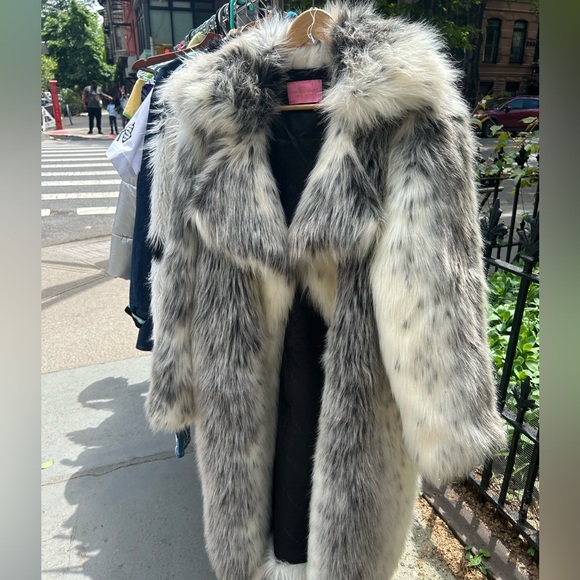 AKIRA | Jackets & Coats | Akira Faux Fur Coat | Poshmark
